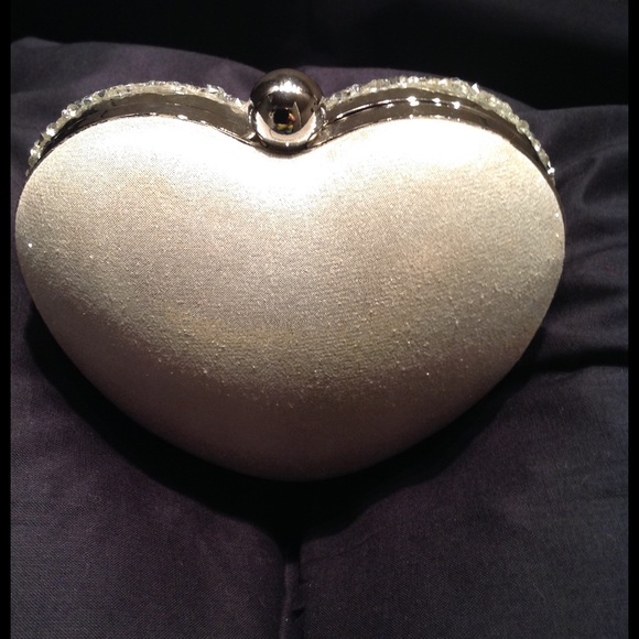 💎Diamond clustered💎 | Bags | Prom Ready Silver Diamond Clustered Heart ...